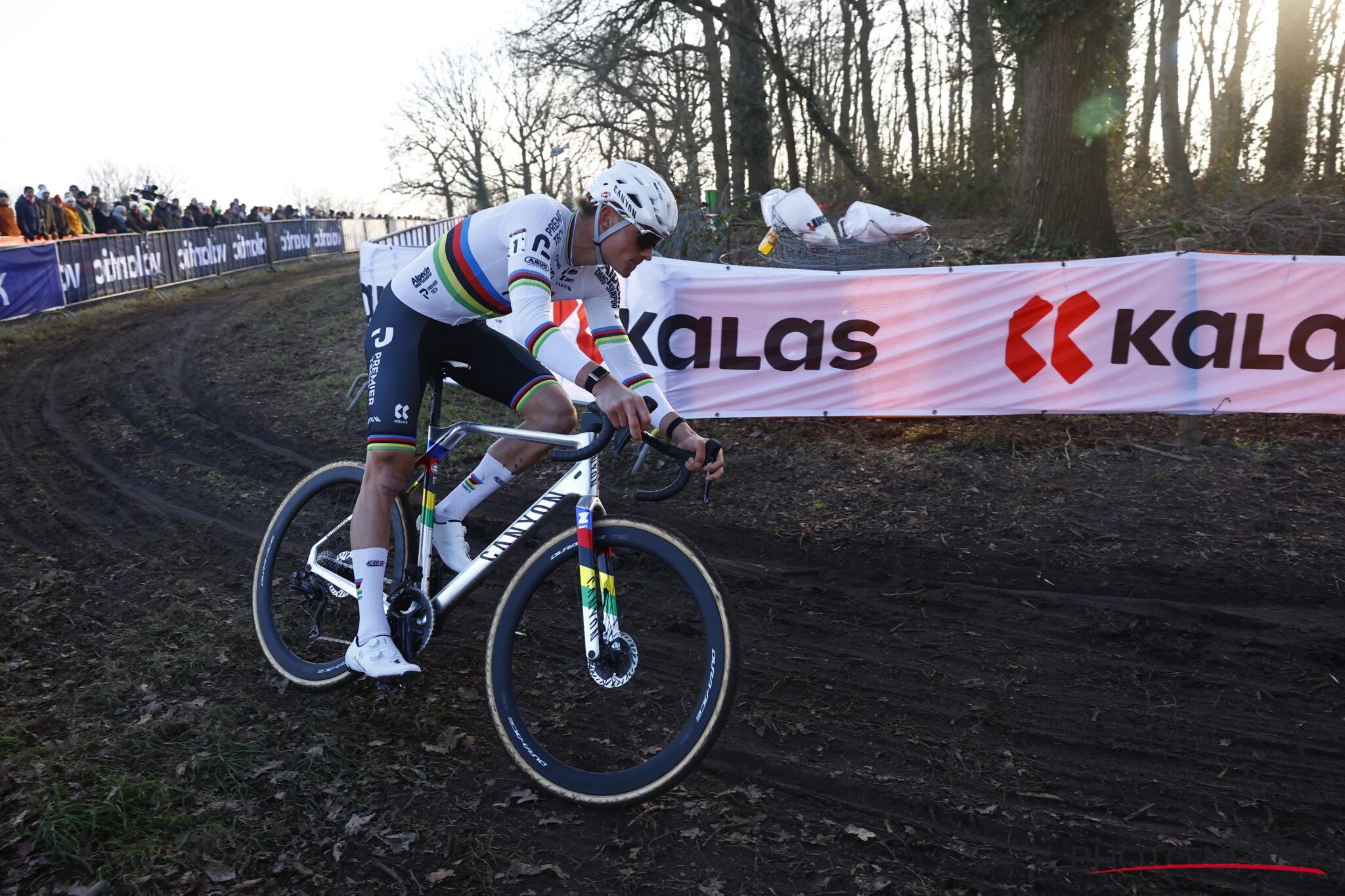 Van der Poel siegt beim Cyclocross-Weltcup Hoogerheide